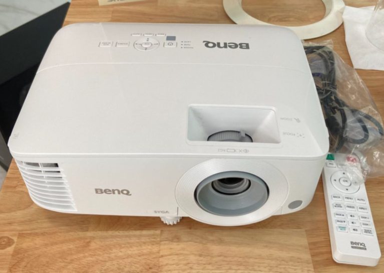 How does a projector work? (LCD, DLP, CRT, Overhead, Interactive)