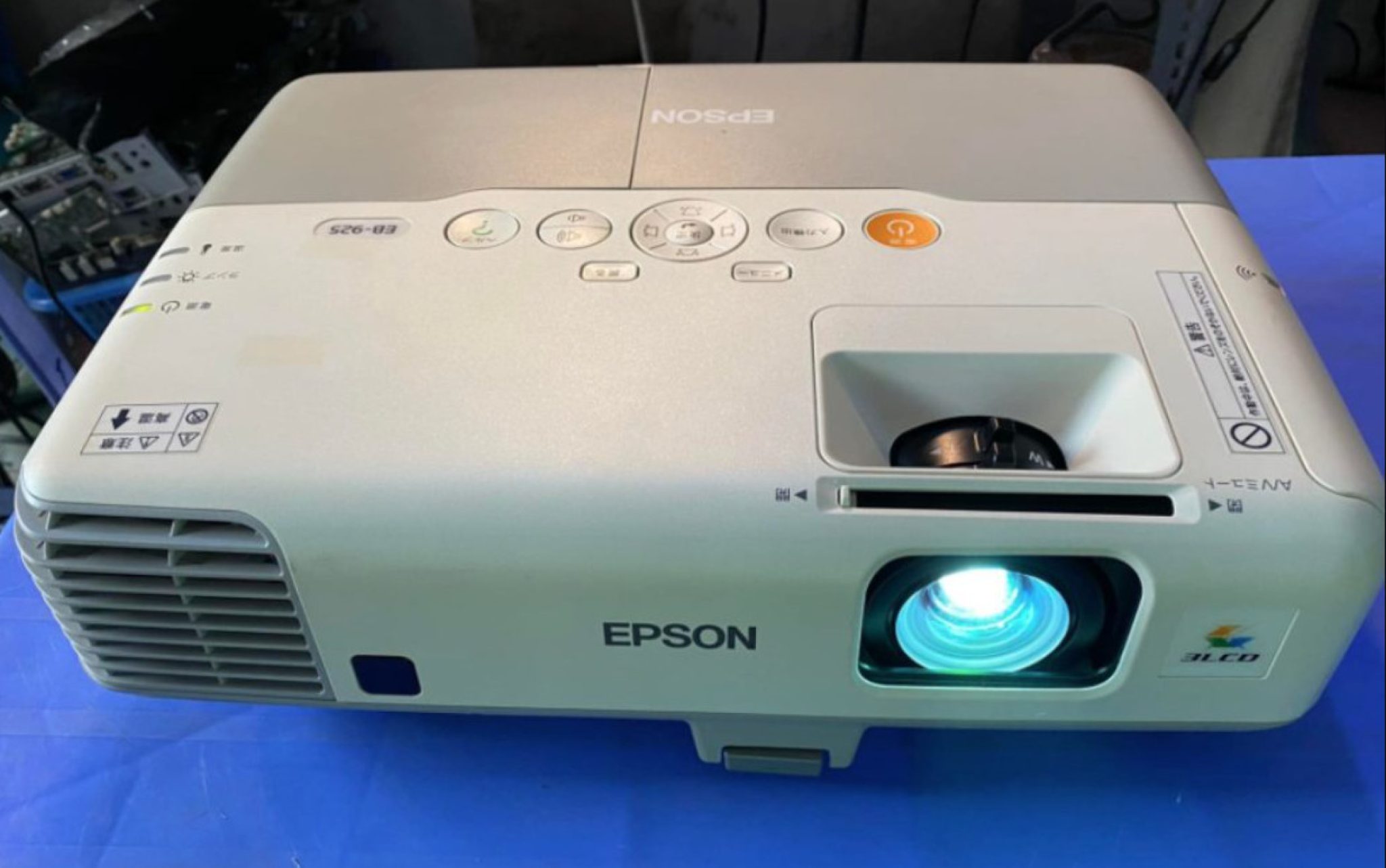 How far should a projector be from the screen? - ZDclick