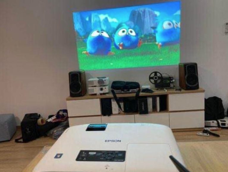 Why is my projector flickering? How to fix it? - ZDclick